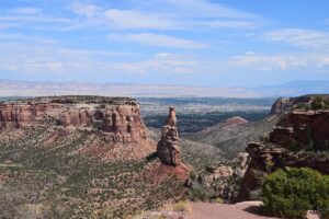 Colorado Monument: A Scenic Drive Next to I-70 – Travel Realist